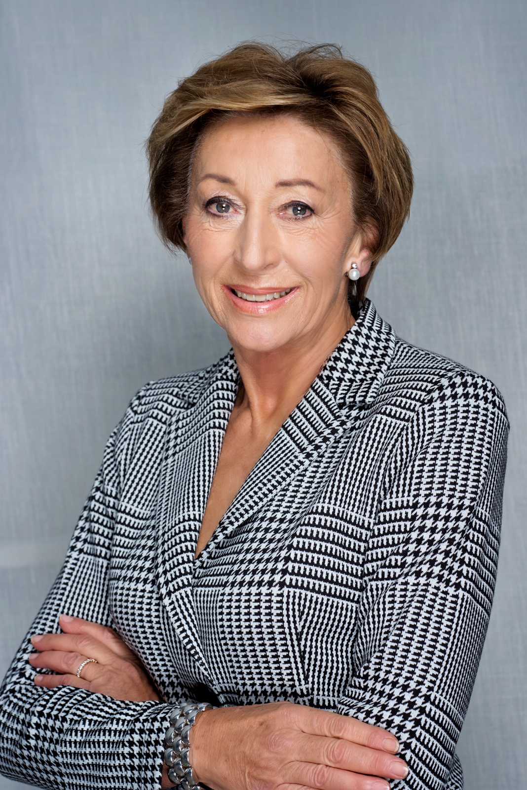 Dr. Colette Carmen Camenisch – Ärztin, Chirurgin, Autorin und Unternehmerin